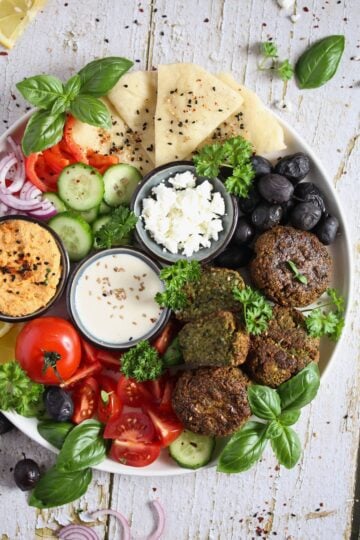 Falafel Plate (with Hummus and Tahini) » The Fast Recipe Food Blog