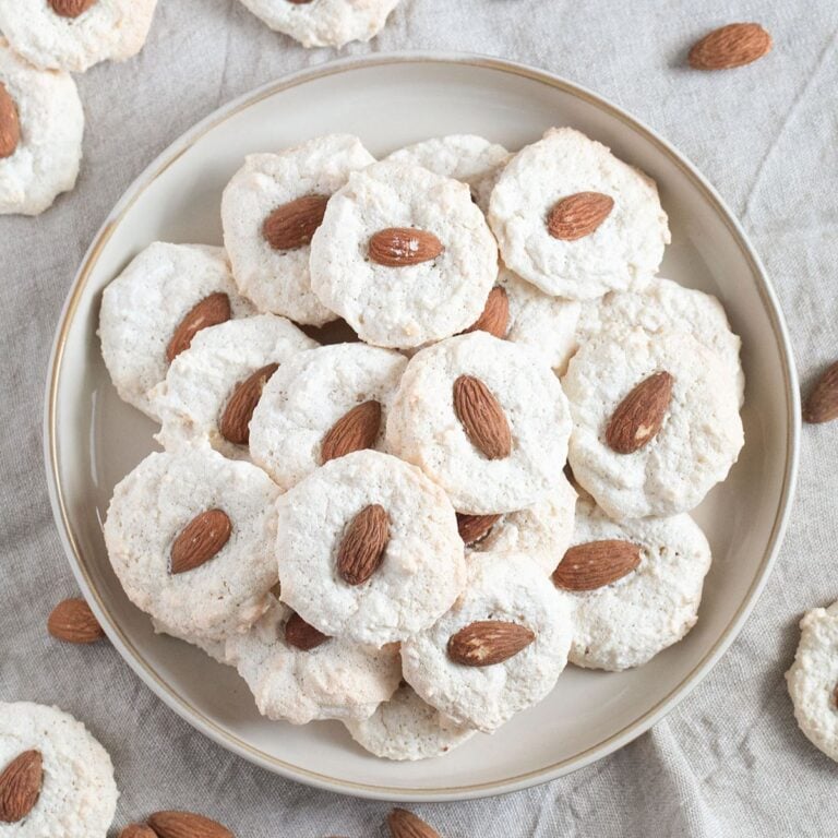 Almond Macaroons – Chewy 5-Ingredient Cookies » The Fast Recipe Food Blog